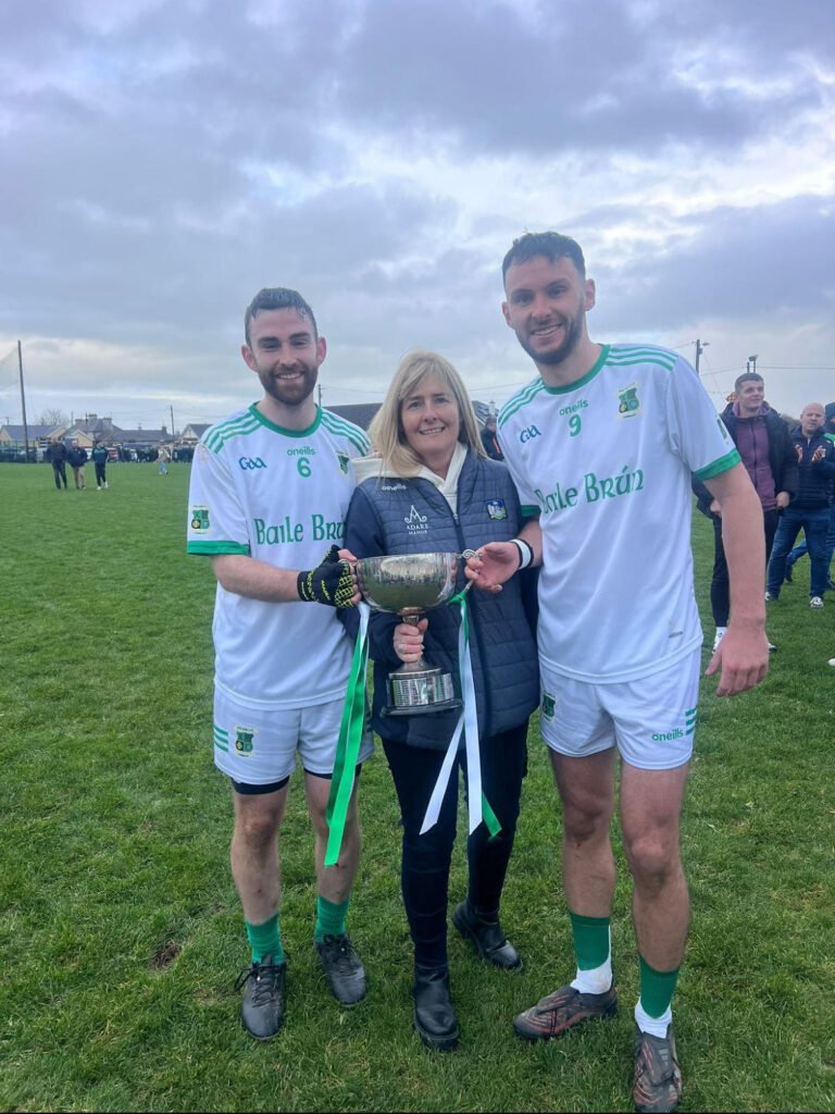 Ballybrown Junior B Hurling team joint captains Kevin Foster & Sean ...